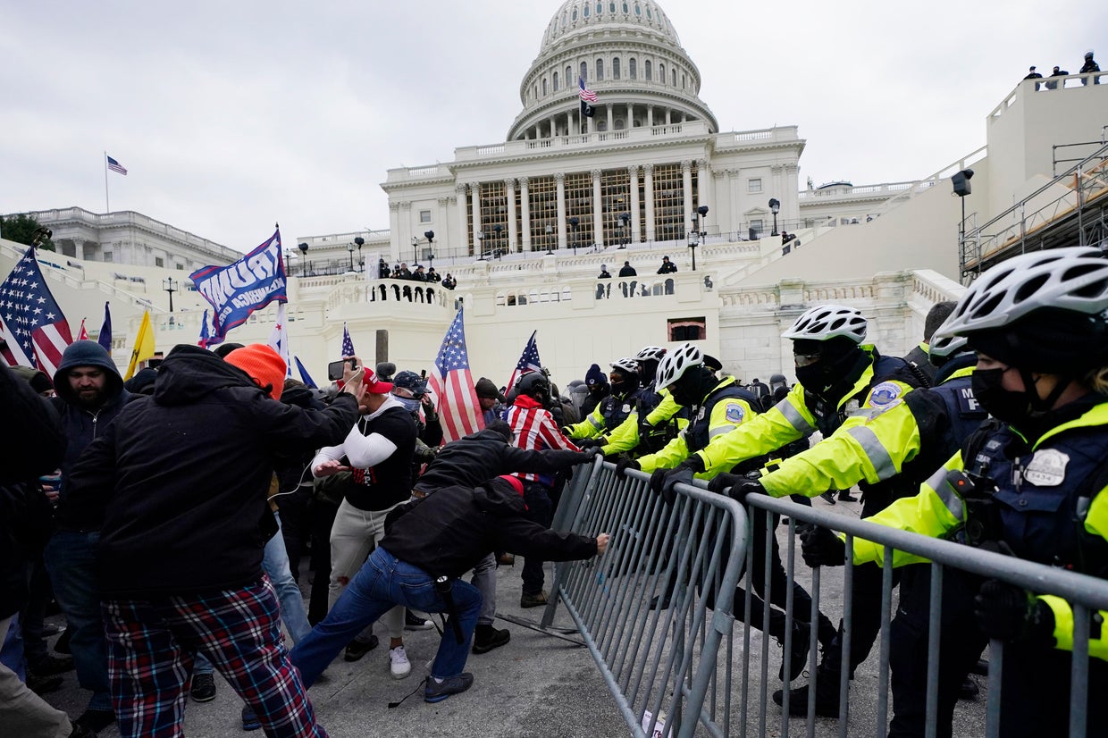 Police officers receive Congressional Gold Medals for defending the U.S ...