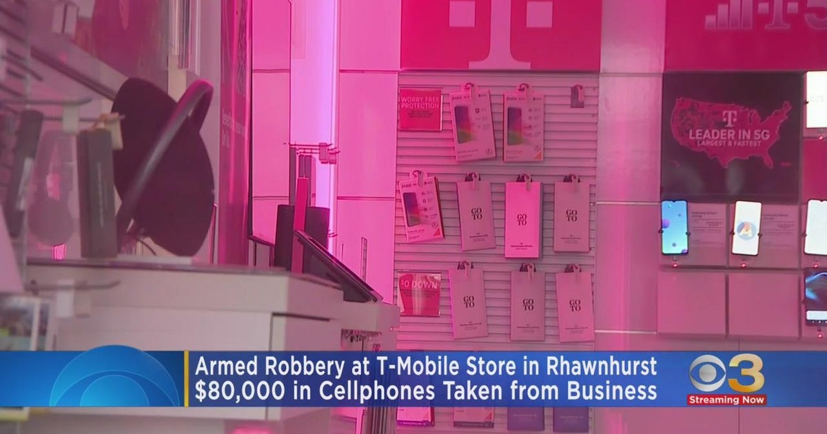 Police looking for 4 men accused of holding up T-Mobile store at ...
