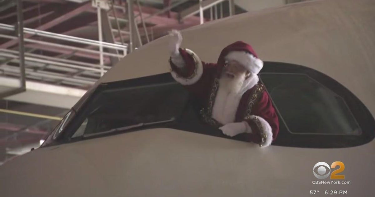 St. Nick arrives for annual Operation Santa in New York City - CBS New York