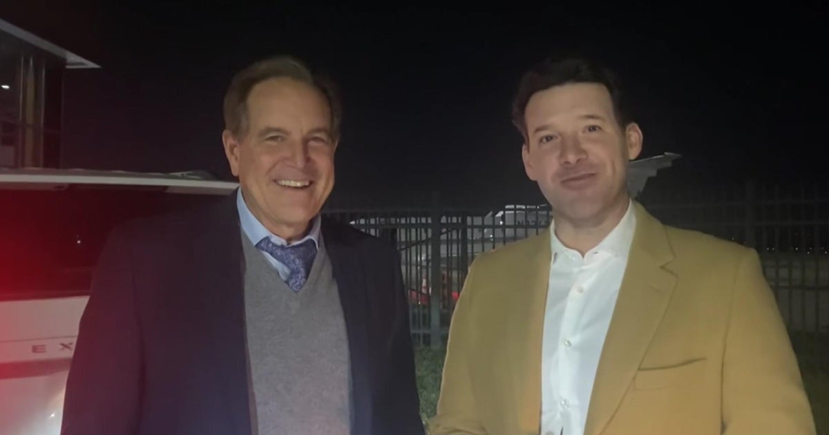 CBS Sportscasters Jim Nantz and Tony Romo salute New London-Spicer ...