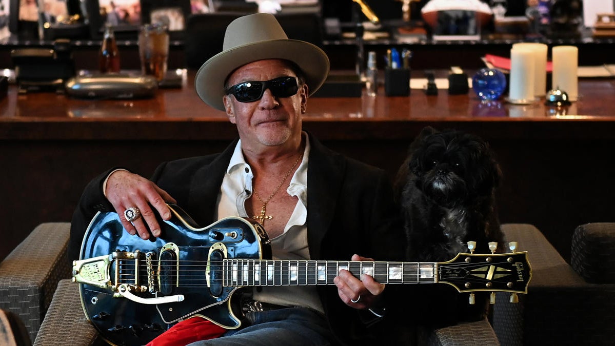 Nfl Team Owner And Billionaire Presents Free Exhibit And All Star Concert In Sf Cbs San Francisco