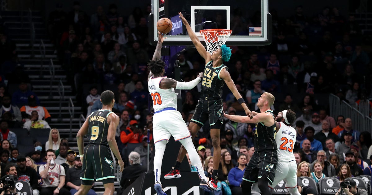 Randle stays hot, scores 33 as Knicks top Hornets - CBS New York