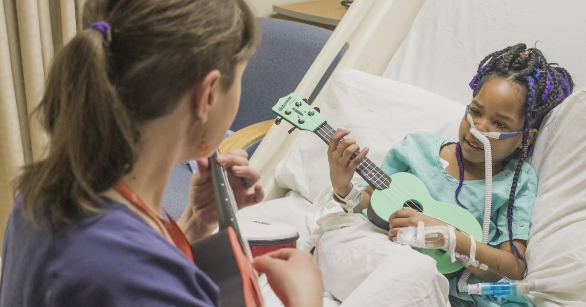 Chicago organization helps hospitalized children art - CBS Chicago