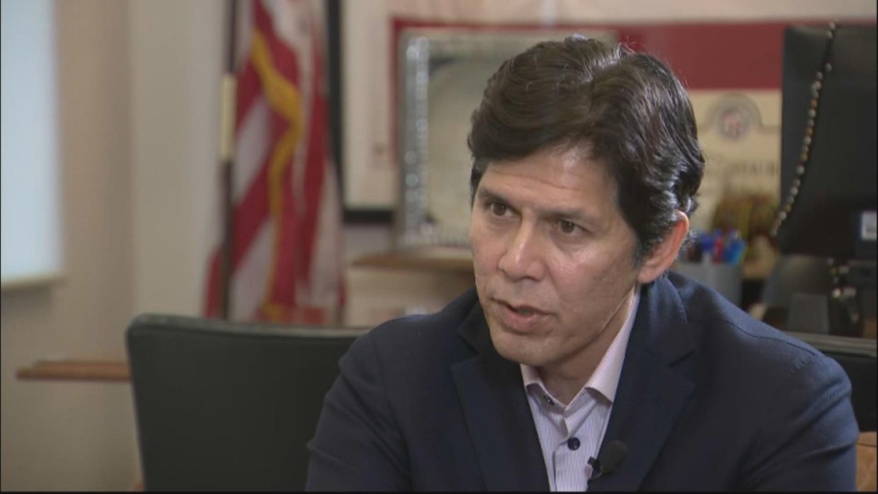 "You don't have to like me": Kevin de León returns to L.A. City Council ...