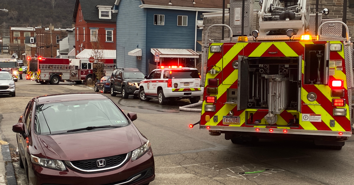 Fire spreads through 2 row houses in Lawrenceville - CBS Pittsburgh