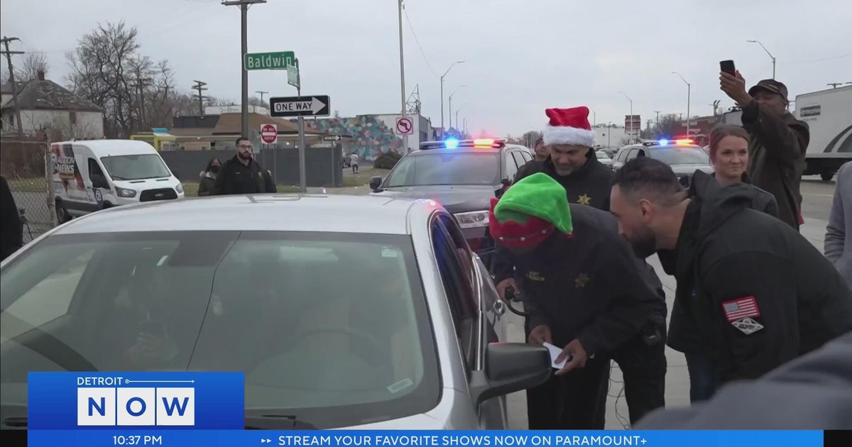 Wayne County Sheriff's Office giving out gift cards during traffic ...