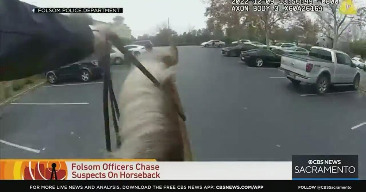 Folsom officer chases suspects on horseback - CBS Sacramento