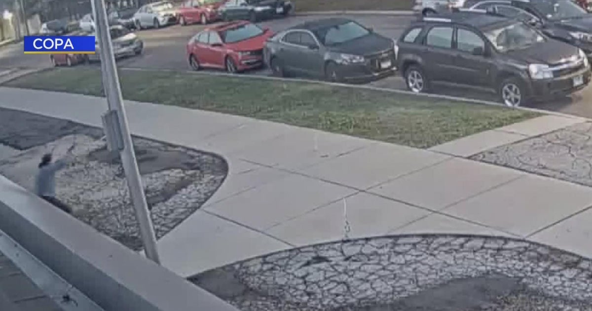New video shows Mayor Lightfoot's police detail in Logan Square ...
