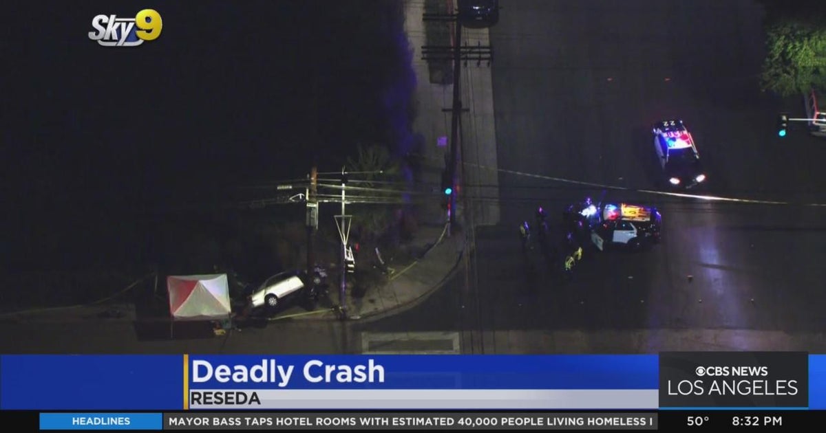 1 dead, 1 injured in single-car crash in Reseda - CBS Los Angeles