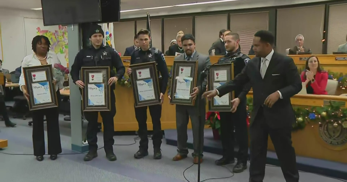 Aurora police to be honored for rescuing boy from pond - CBS Chicago