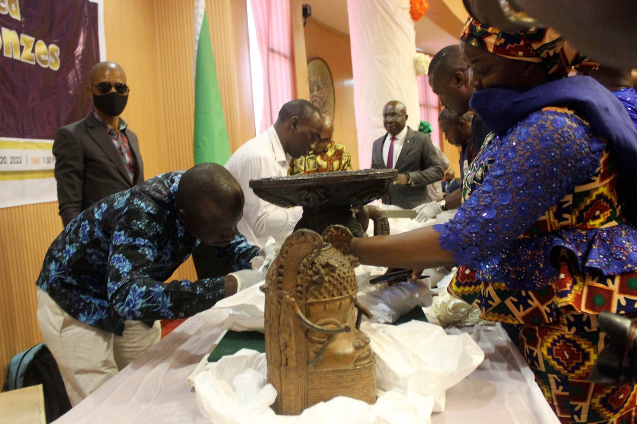 Germany begins returning looted bronze artifacts to Nigeria - CBS News