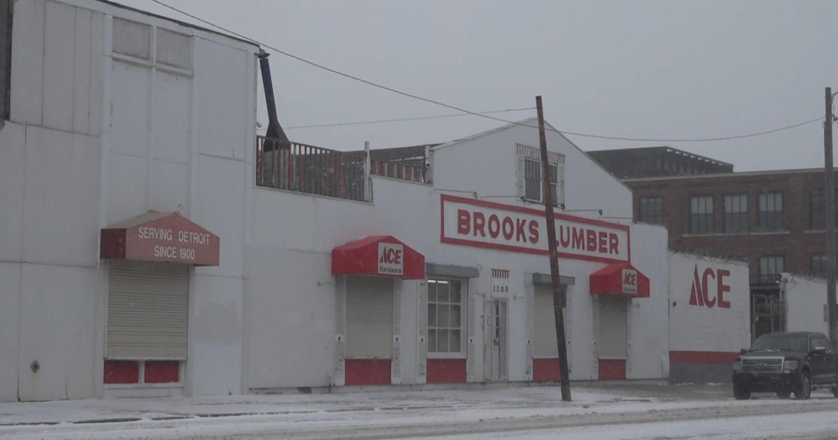 Metro Detroiters stock up on salt, shovels for winter storm - CBS Detroit