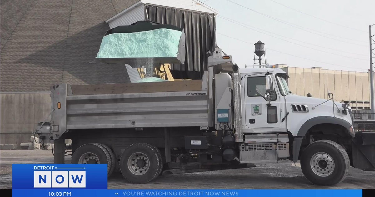 Metro Detroit crews prepare for looming winter storm - CBS Detroit