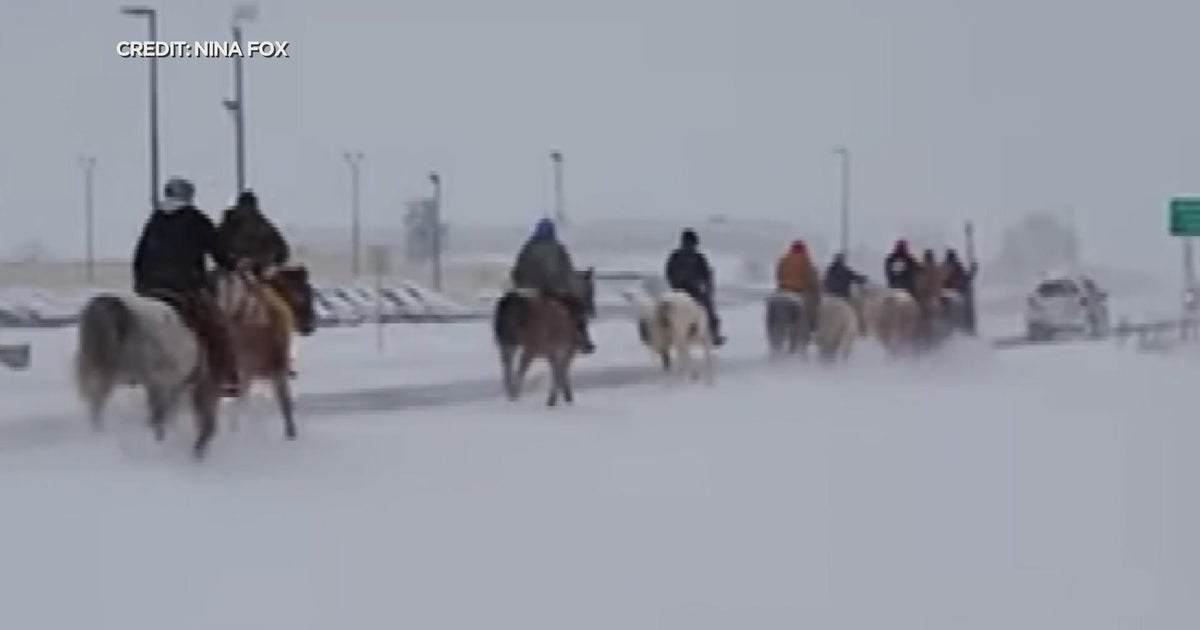 Memorial riders brave frigid cold to honor executed Dakota 38+2 - CBS ...