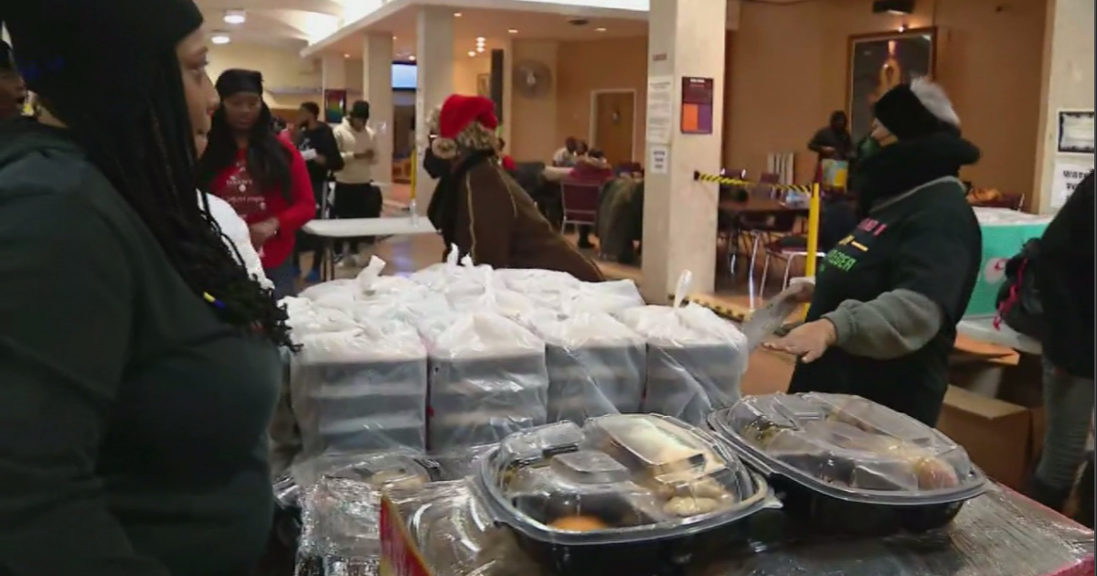 St. Sabina delivers Christmas meals, gifts to shelters, veterans - CBS ...