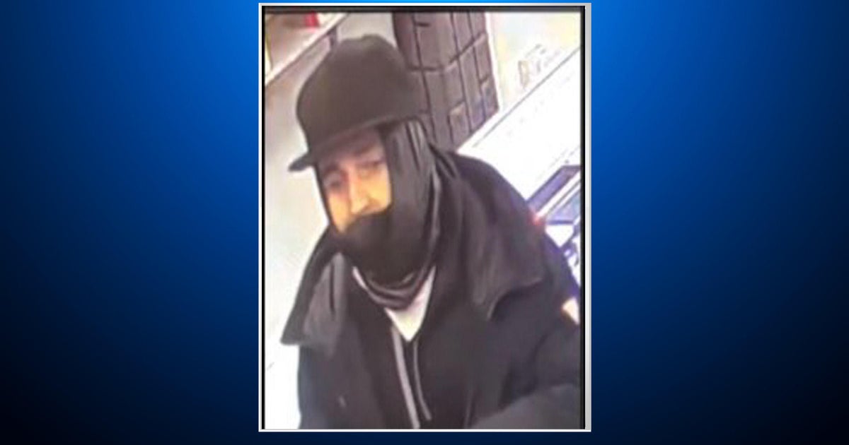 Denver police seeking public's help identifying robbery suspect - CBS ...