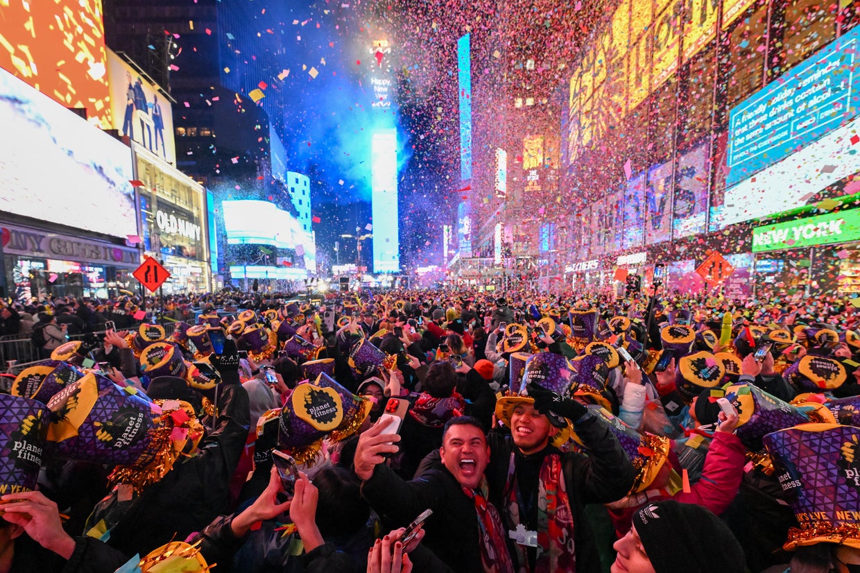 Thousands brave the rain to ring in 2023 in Times Square