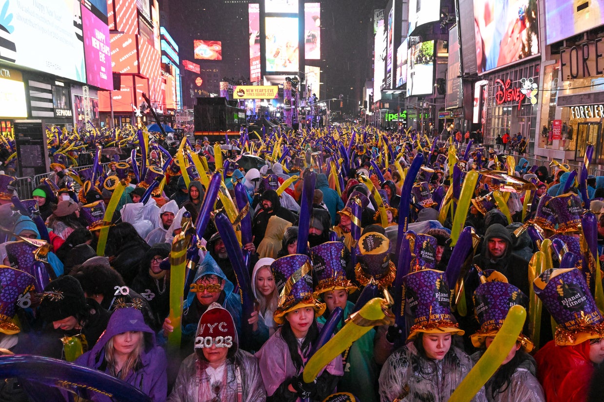 Thousands brave the rain to ring in 2023 in Times Square