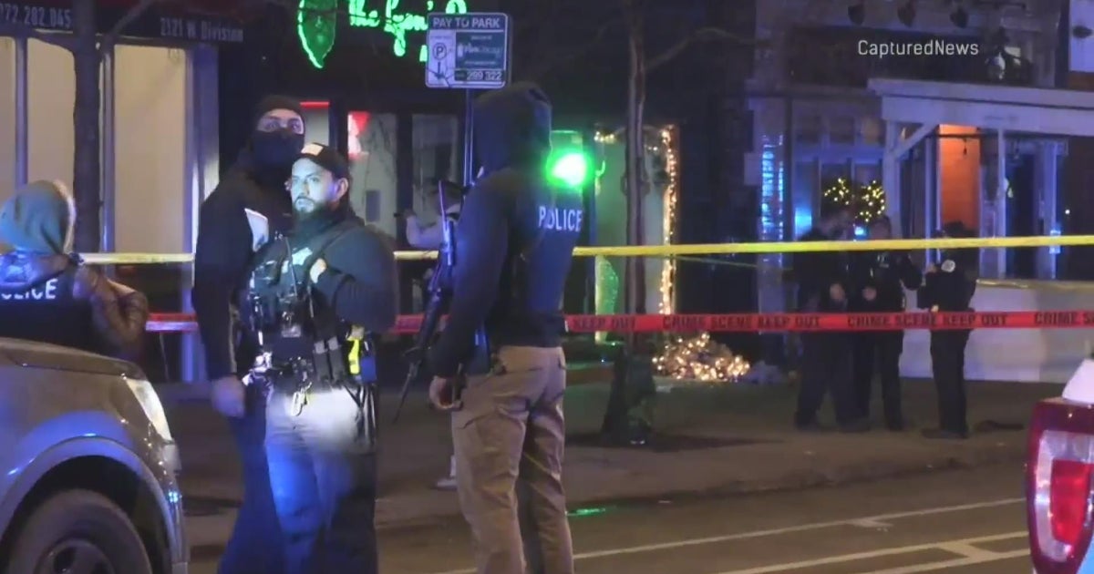 2 wounded after shootout during burglary at Wicker Park business - CBS ...