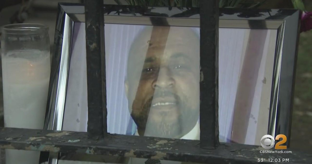 Bronx man stabbed to death in NYC's first homicide of 2023 - CBS New York
