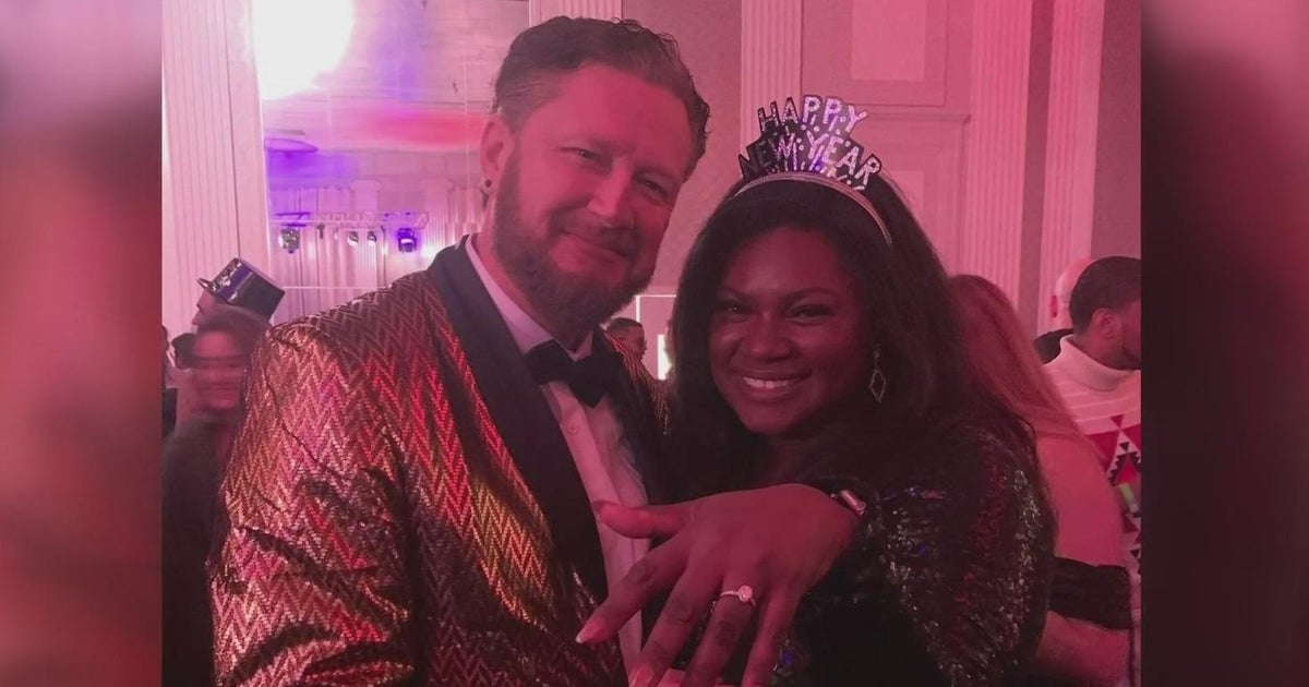 She said 'yes!': CBS 2's Shardaa Gray is engaged - CBS Chicago