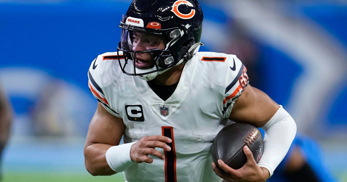 Justin Fields out for Bears vs. Vikings with hip strain - CBS Chicago