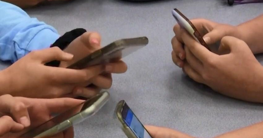 Social media detox: Putting down your phone to cleanse of bad habits ...