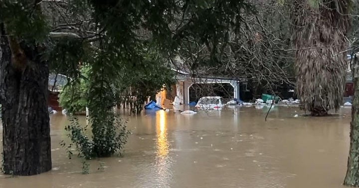 Raw video of flooding and rescues in Felton Grove - CBS San Francisco
