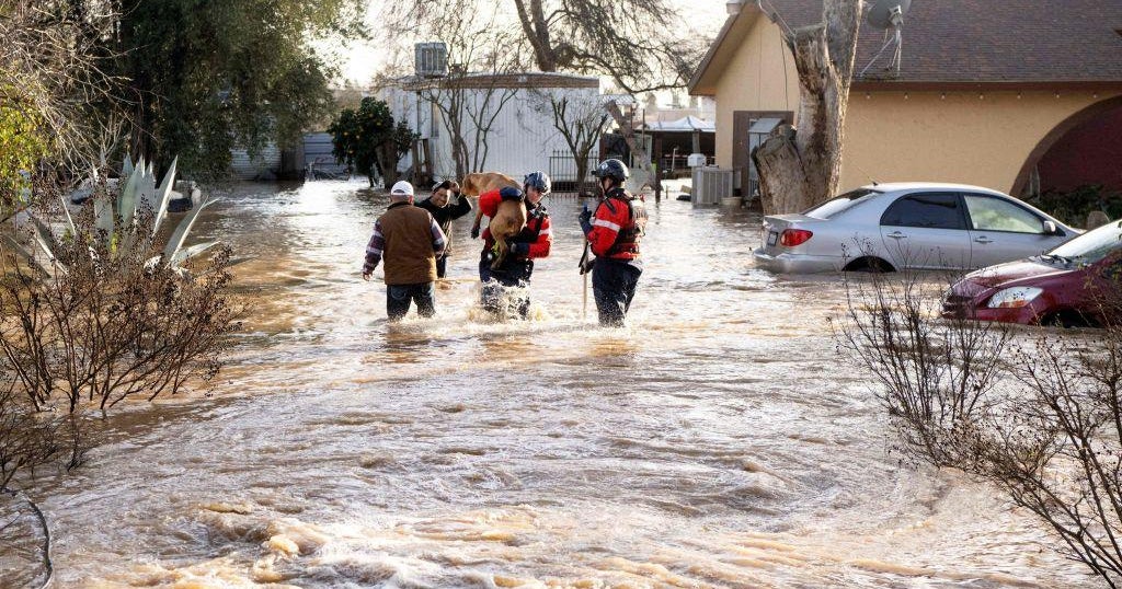 Levee breaches cause additional flooding in Monterey County; New ...