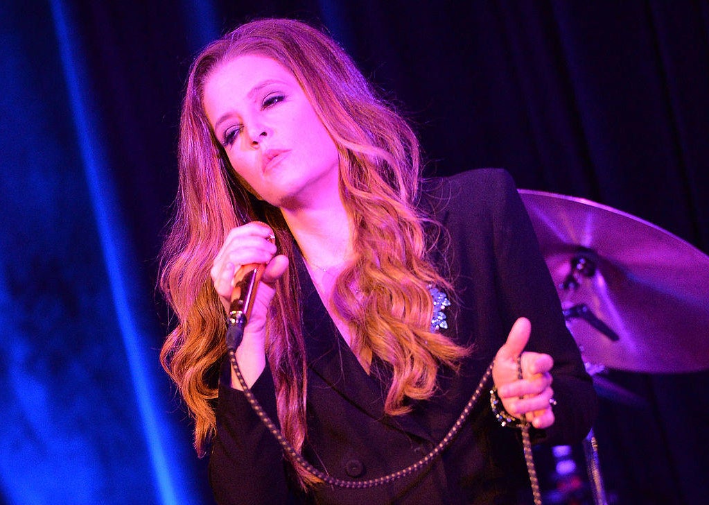 Lisa Marie Presley, daughter of Elvis Presley, dies at 54 - CBS News