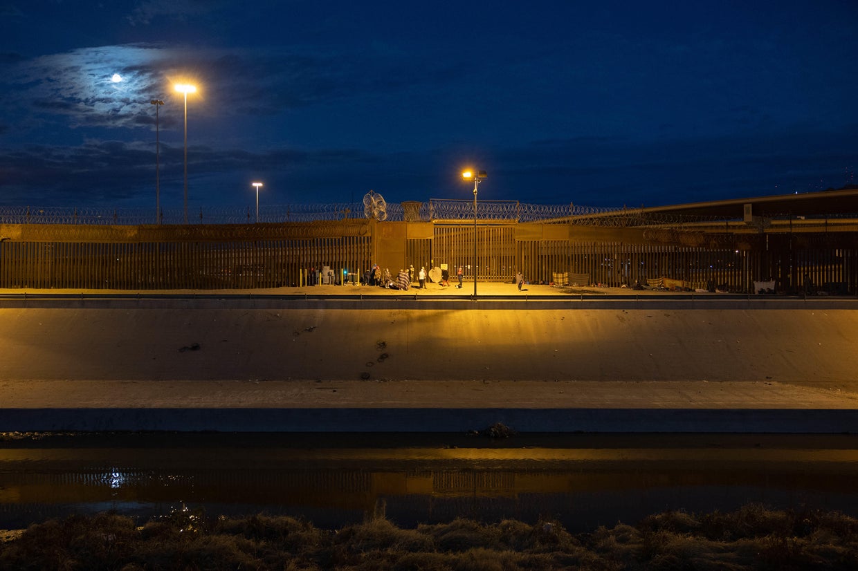 Border officials allow asylum-seekers to request U.S. entry through ...