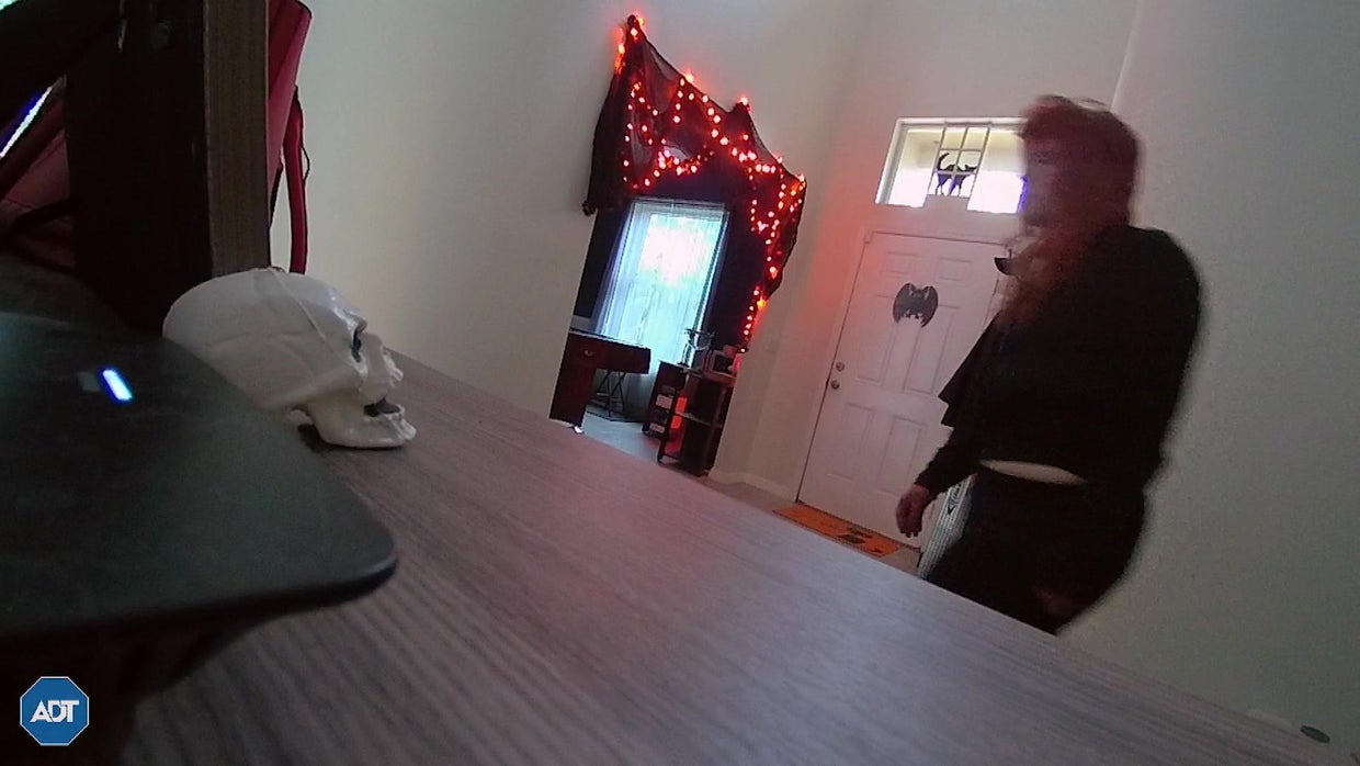 Cosplay model claims she stabbed her fiancé in self-defense ...