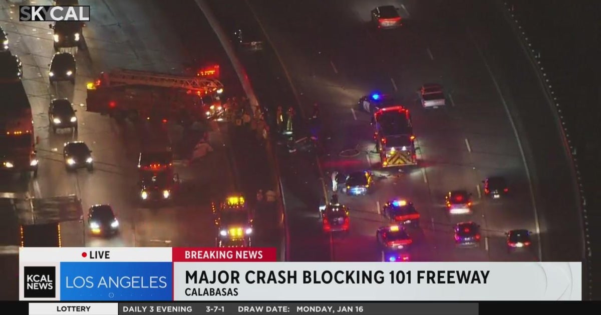 Major crash blocks both ways of 101 Freeway in Calabasas - CBS Los Angeles