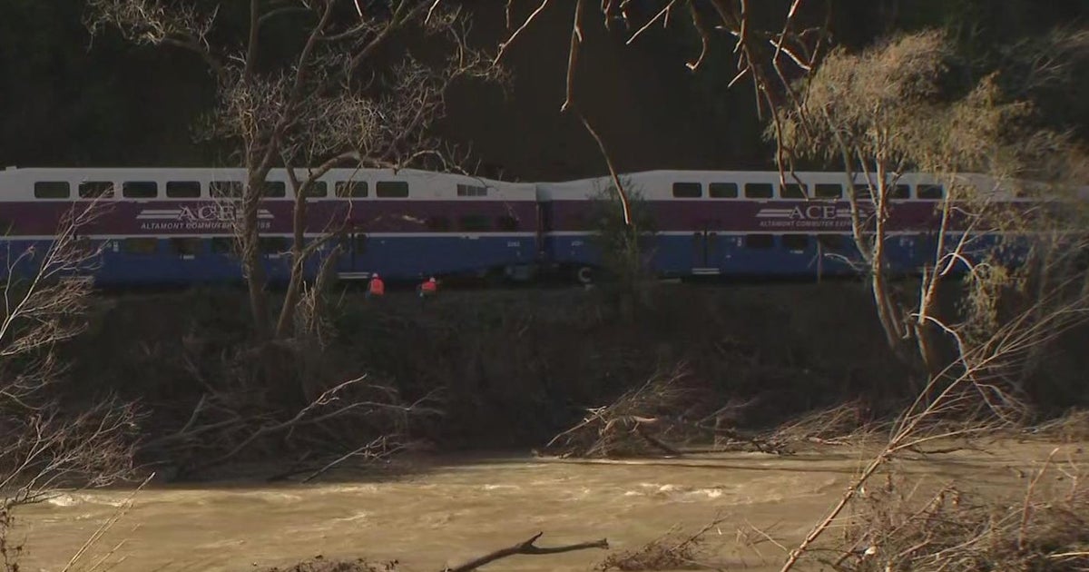 ACE train standed by mudslide in Alameda - CBS San Francisco