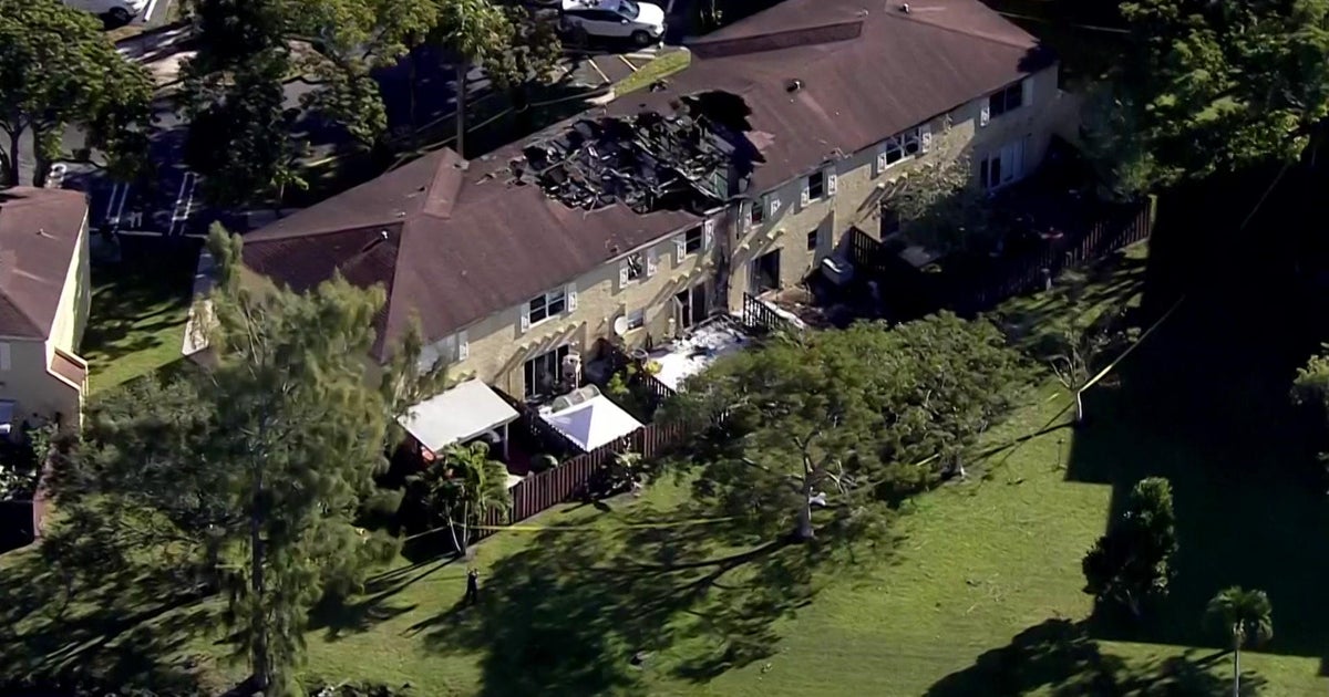 Fire ripped through Coral Springs apartment building - CBS Miami