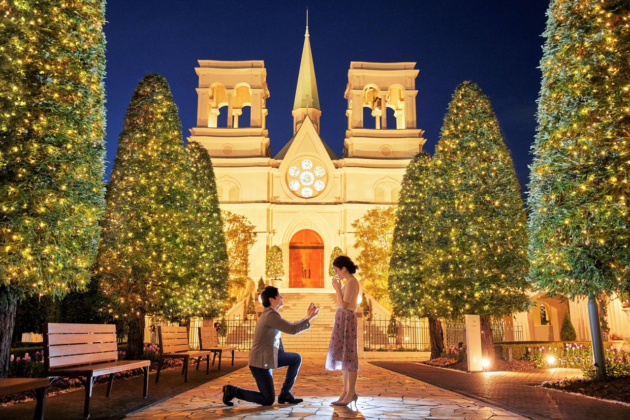 The art of getting to "yes": Marriage proposals become big business in ...