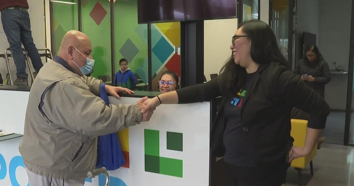 Chicago immigrant resource center marks big expansion - CBS Chicago
