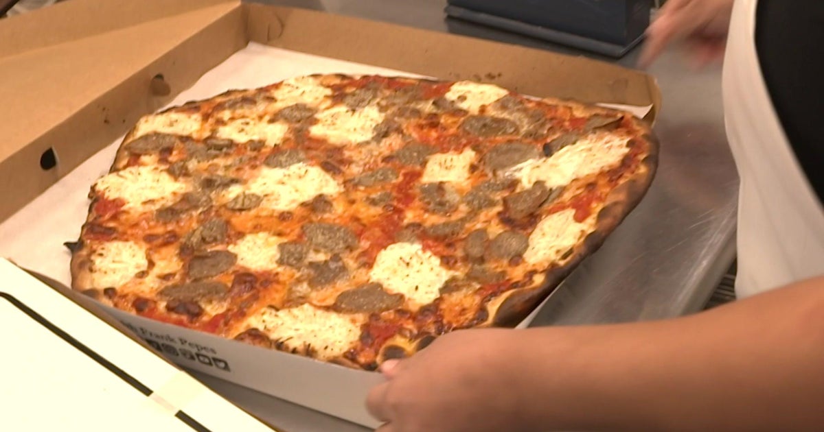 Taste of the Town: It's all about tradition at Frank Pepe Pizzeria ...