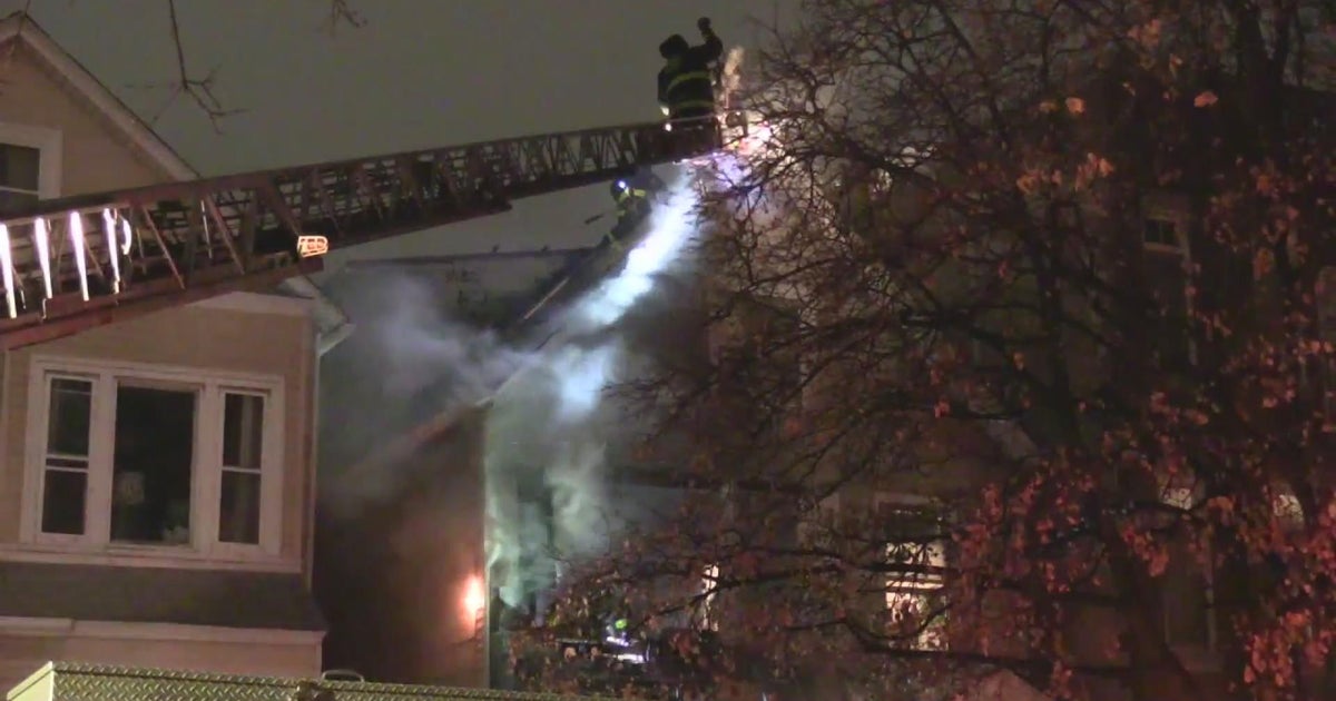 Two hurt in Lake View East Apartment Fire - CBS Chicago