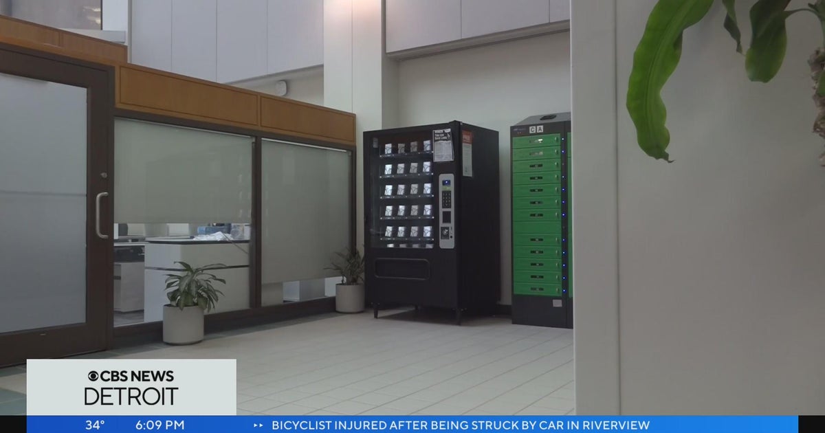 Wayne State University program provides Narcan vending machines - CBS ...