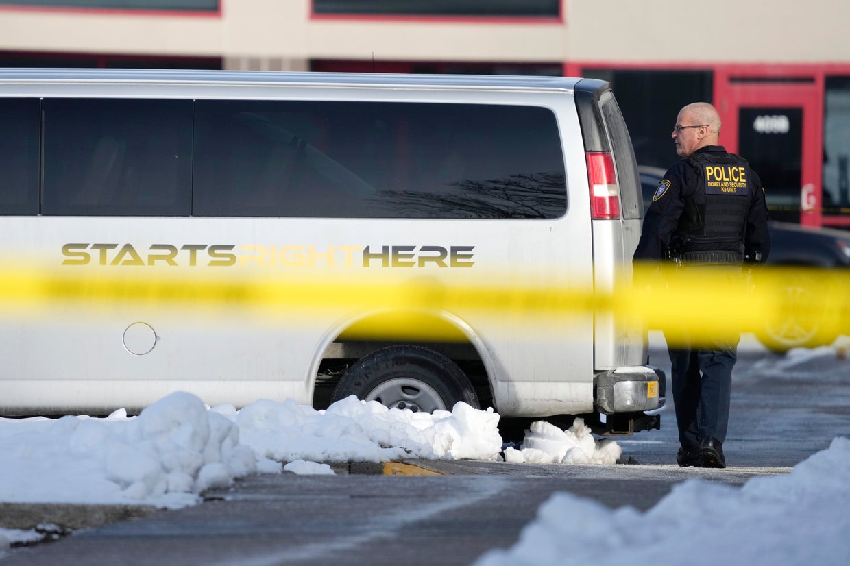 Iowa school shooting: 2 students killed, adult wounded at Des Moines ...