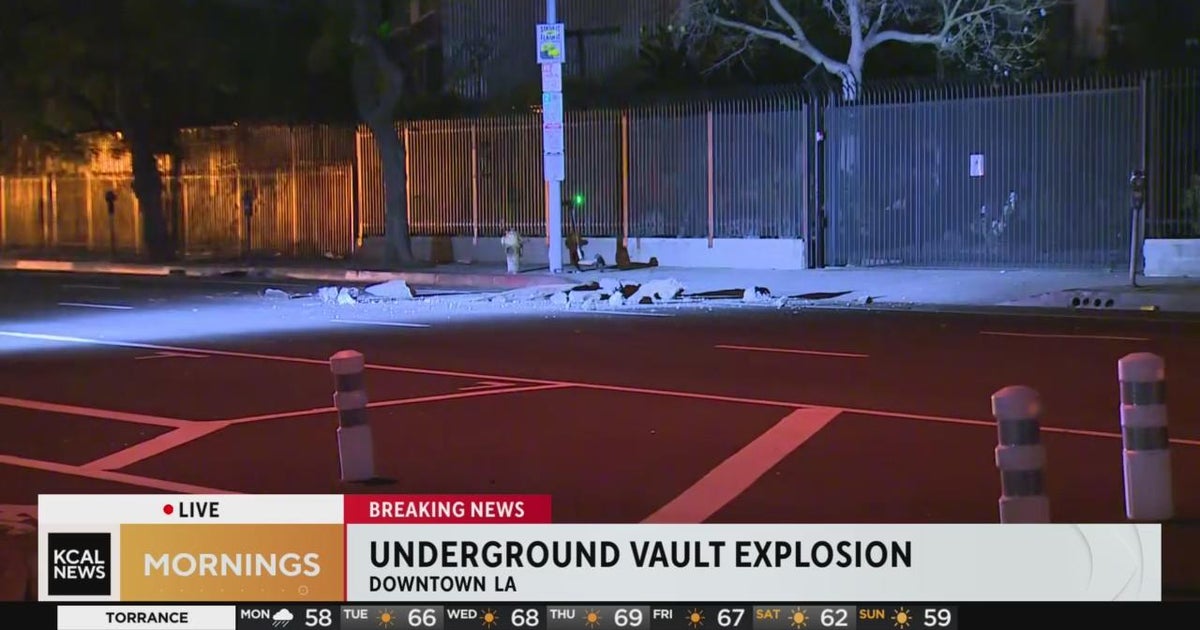 Vault explosion knocks out power to downtown area - CBS Los Angeles