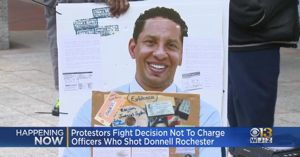 Donnell Rochester's family protests decision not to charge officers in ...