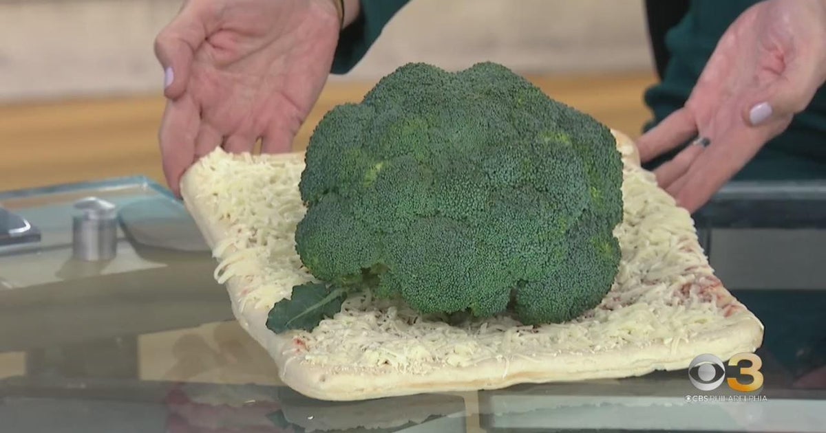 This is how Howard Monroe pays his pizza bet - CBS Philadelphia