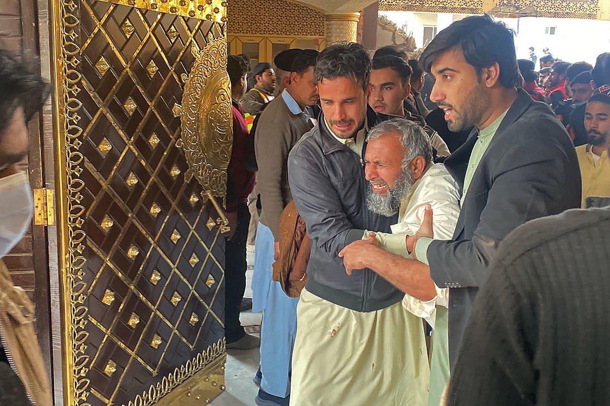 Pakistan mosque bombing: Dozens dead, scores injured as suicide bomber ...
