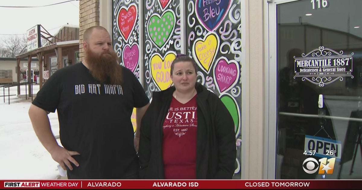 Deli owners in Justin deliver a hot meal to neighbors - CBS Texas