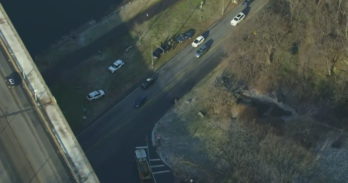 Crash on Kelly Drive in Philadelphia - CBS Philadelphia