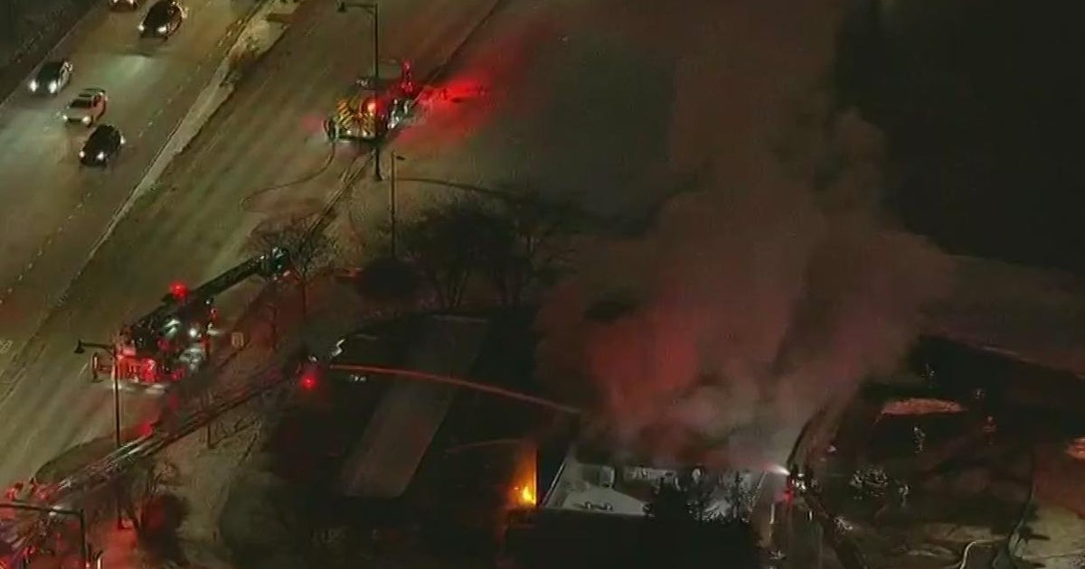 Massive fire breaks out at Bloomingdale bank - CBS Chicago