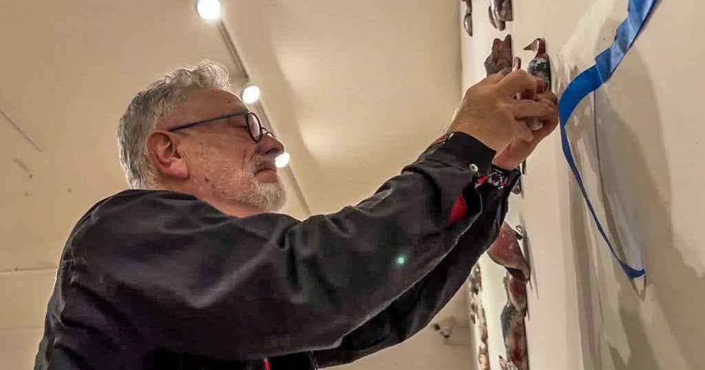 Mission artist explores Hispanic traditions through sculptures, 'words ...