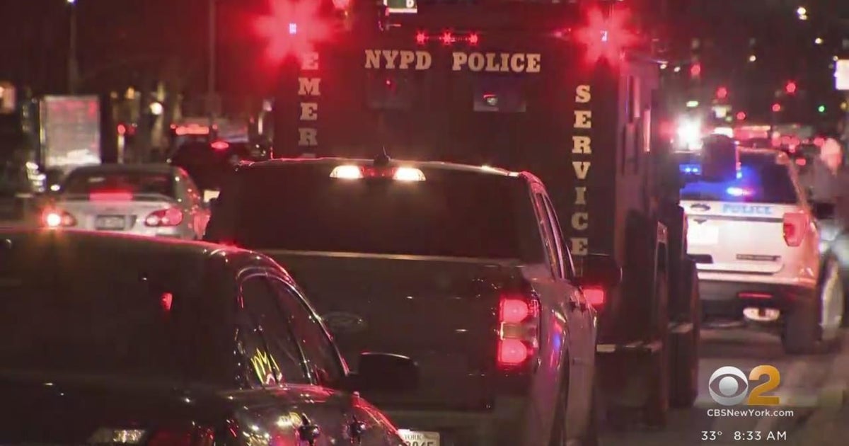 Off-duty NYPD officer fighting for his life after shooting - CBS New York